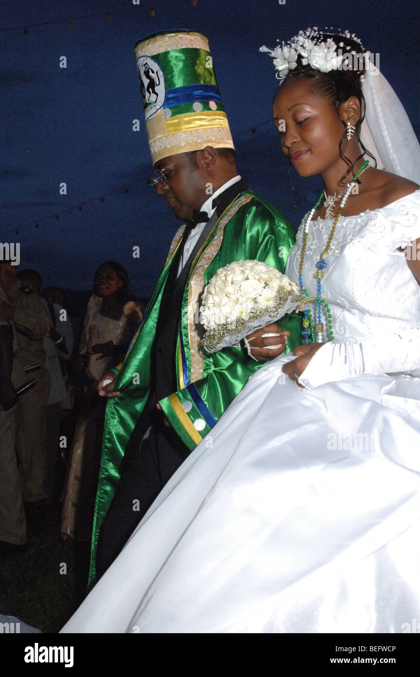Wedding of king omusinga mumbere charles Wesley of Bakonzo to Queen ...