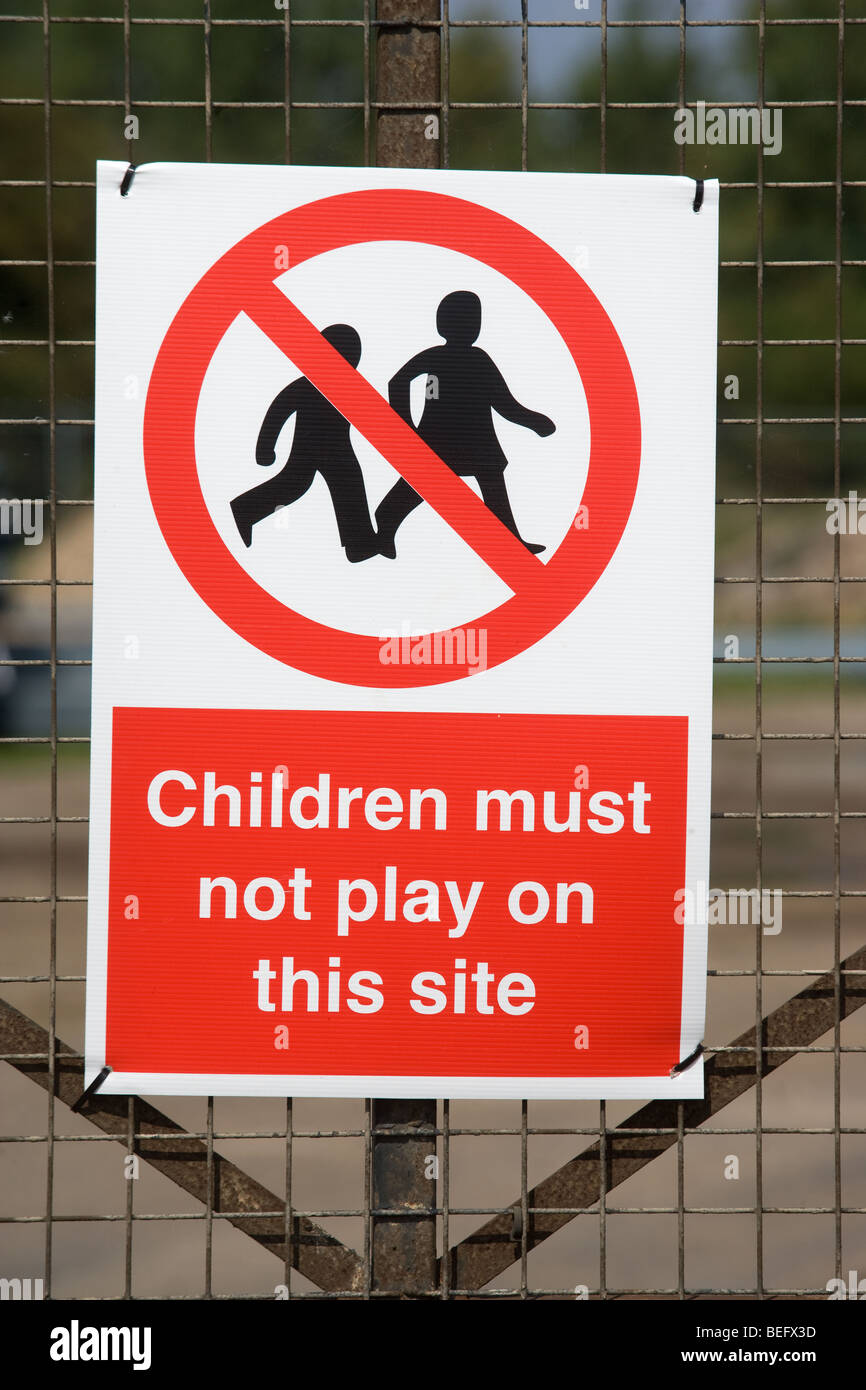 Children Must Not Play On This Site Sign Stock Photo - Alamy