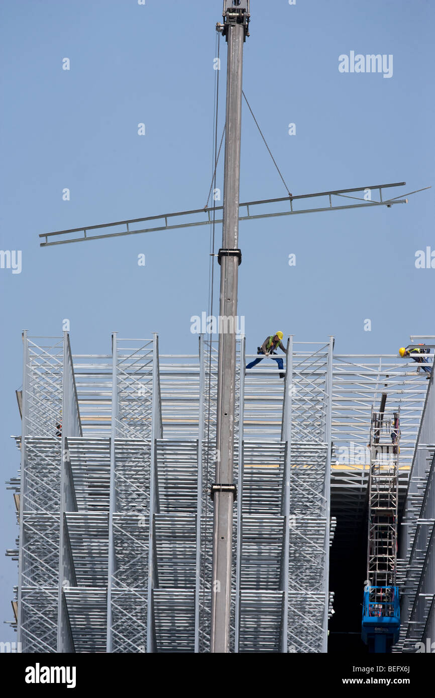 Steel worker building a new steel construction Stock Photo - Alamy