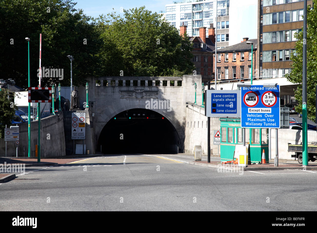 entrance to the queensway birkenhead tunnel liverpool city centre ...