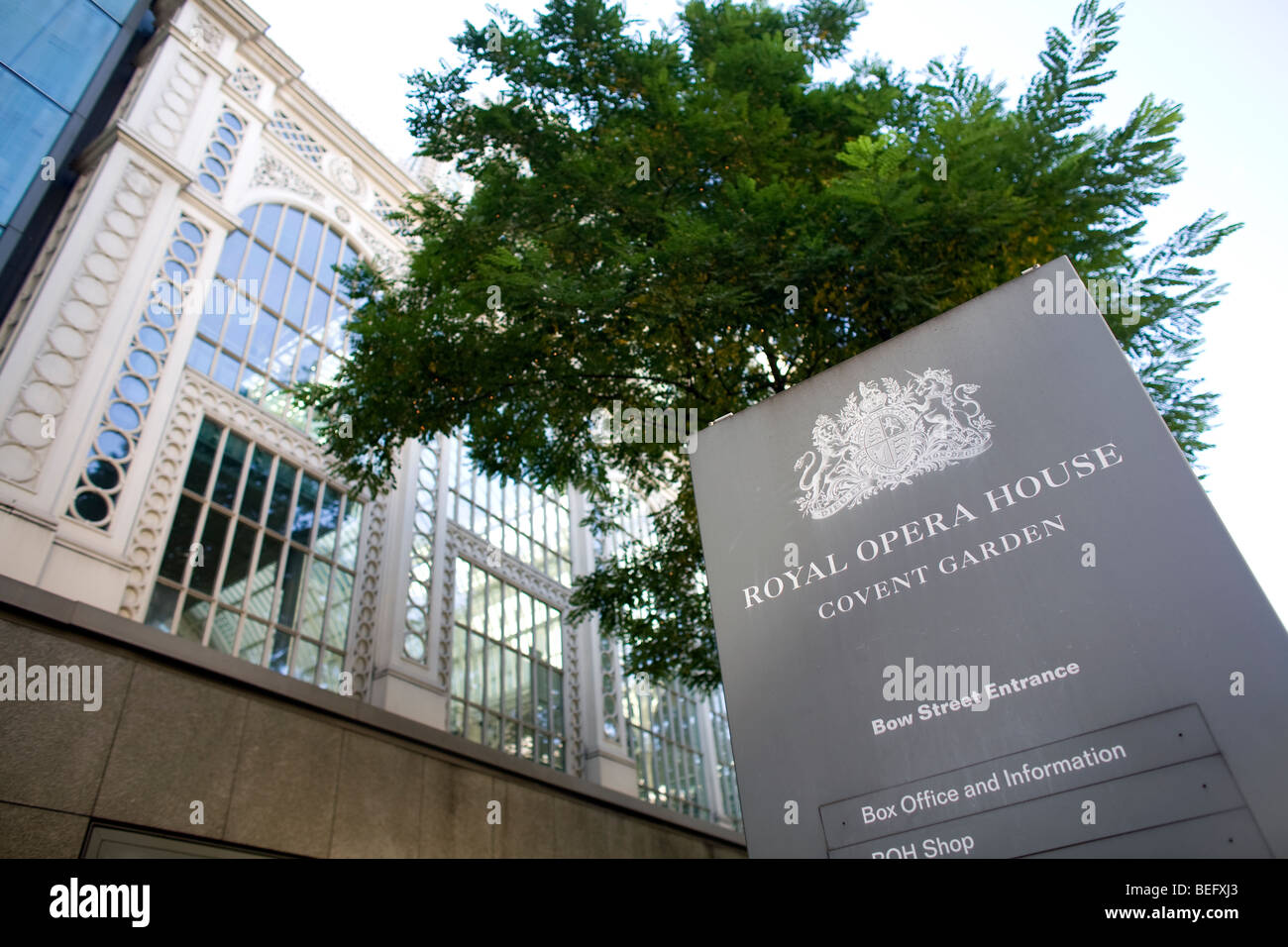 Bow street hi-res stock photography and images - Alamy