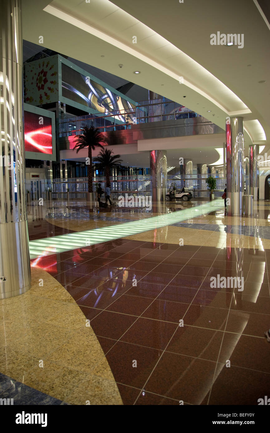 Arrivals hall concourse dubai airport terminal 3 Stock Photo - Alamy