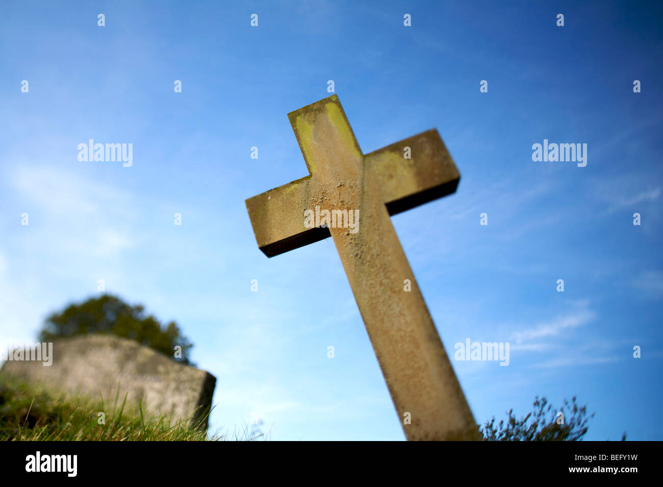 Leaning cross in graveyard hi-res stock photography and images - Alamy