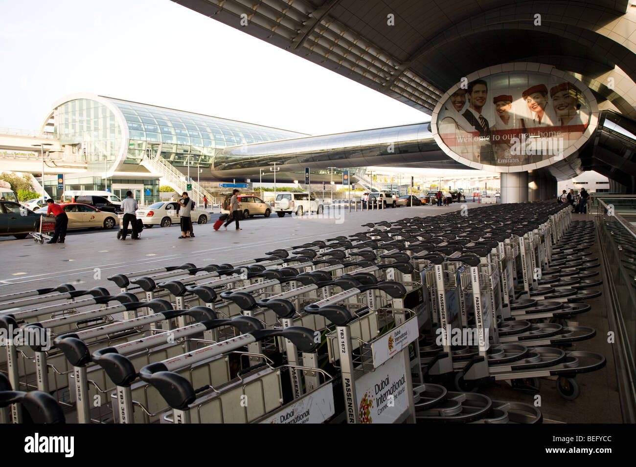 Dubai airport terminal three 3 exterior concourse Stock Photo - Alamy