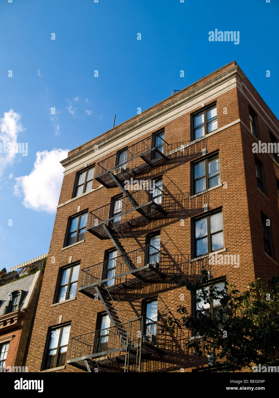 A classic brownstone building in west midtown, NYC Stock Photo - Alamy