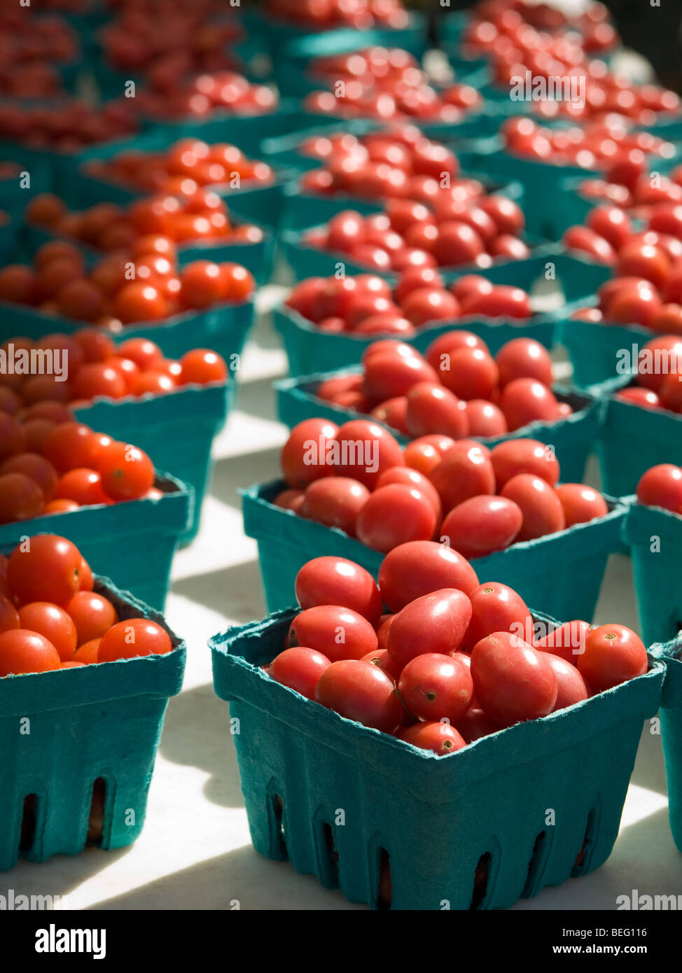 Shiny red tomatoes hi-res stock photography and images - Alamy
