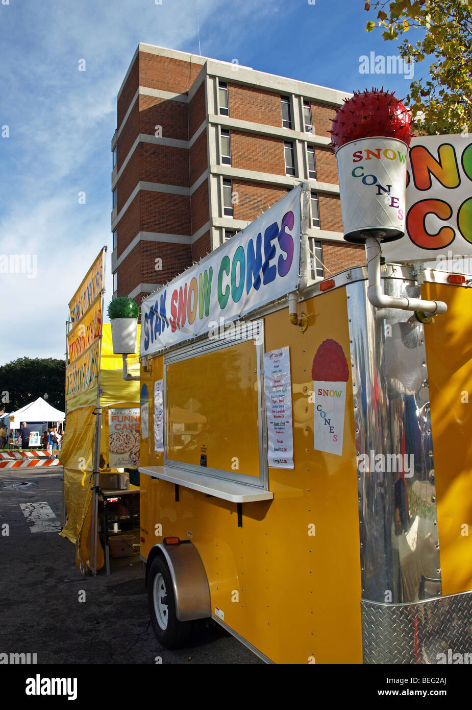 Amusement park food stand hi-res stock photography and images - Alamy