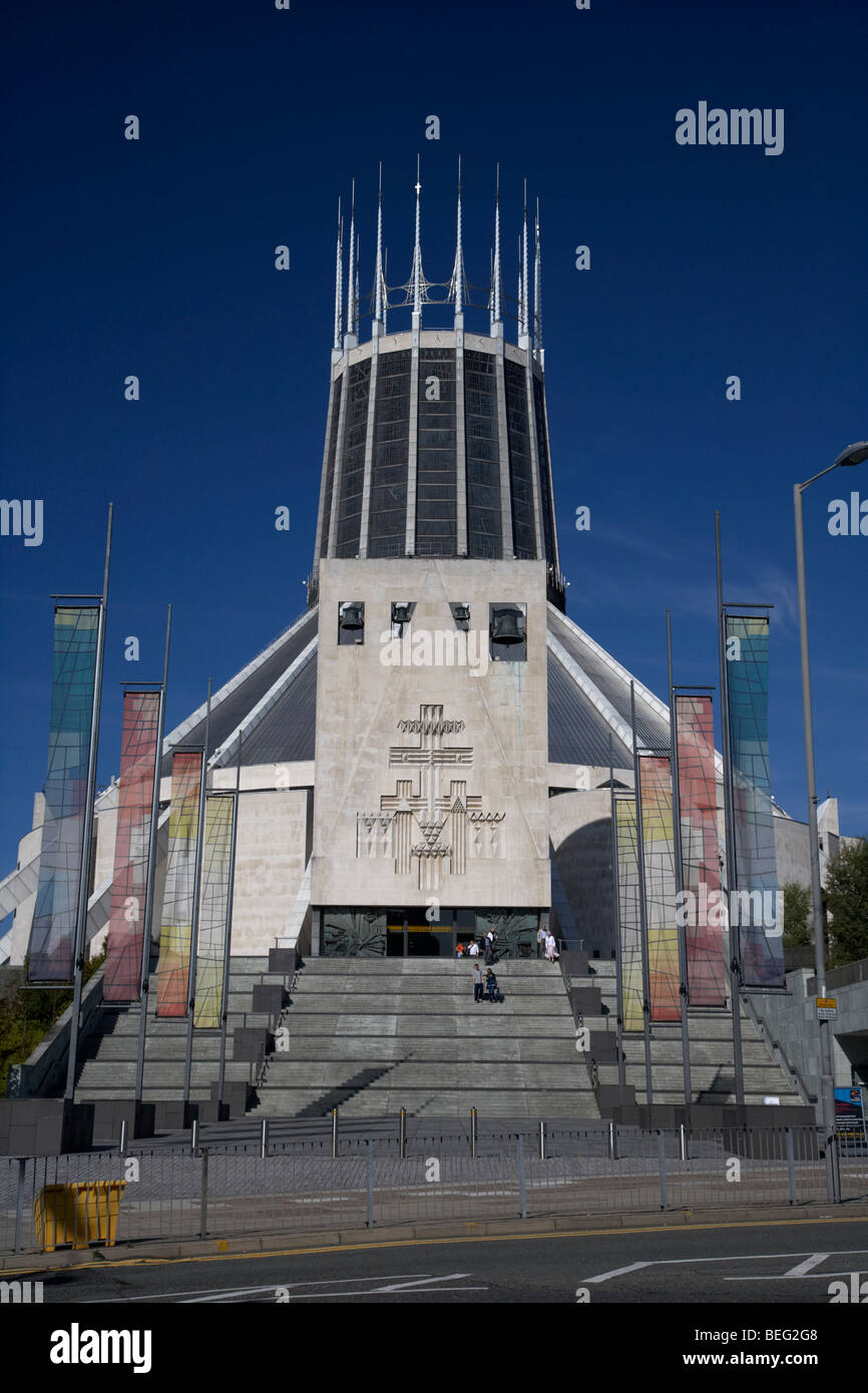 Liverpools metropolitan catholic cathedral of christ the king ...