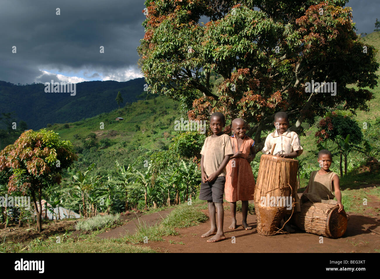 Bakonzo children with drums, Rwenzori Mountains, West Uganda, Africa ...