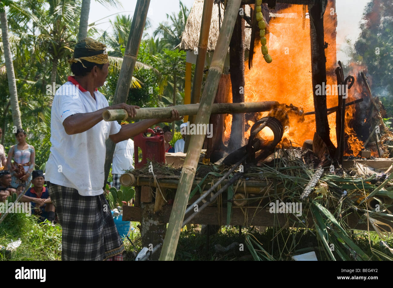 traditional funeral and cremation ceremony in Ubud in Bali Indonesia ...
