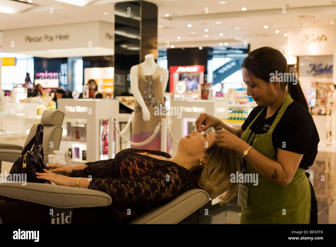 Ladies Beauty Parlour Threading