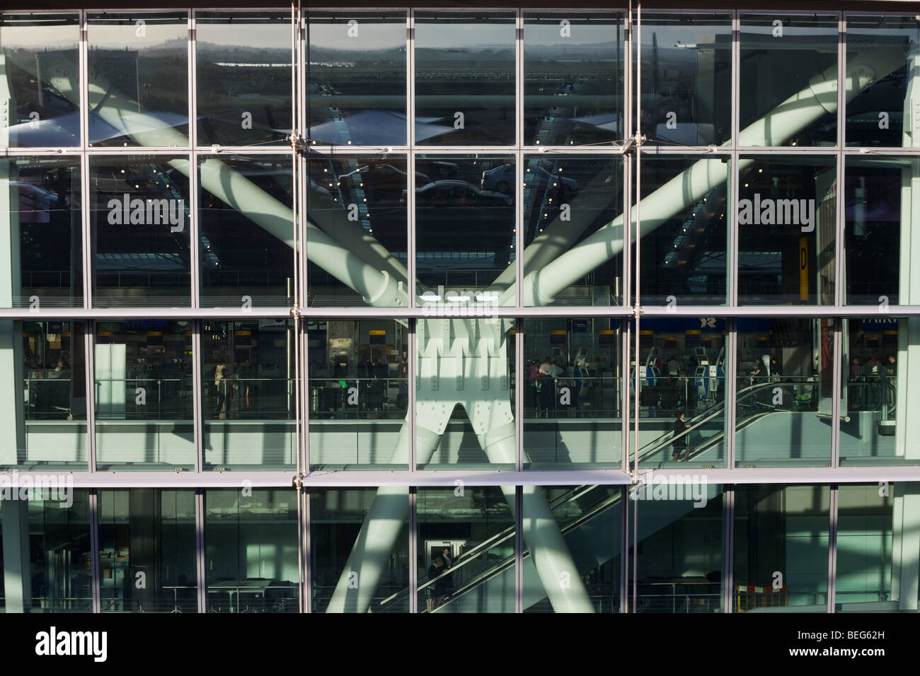 One of Arup's 'torso nodes' help support 50 ton tusk rafters to made ...