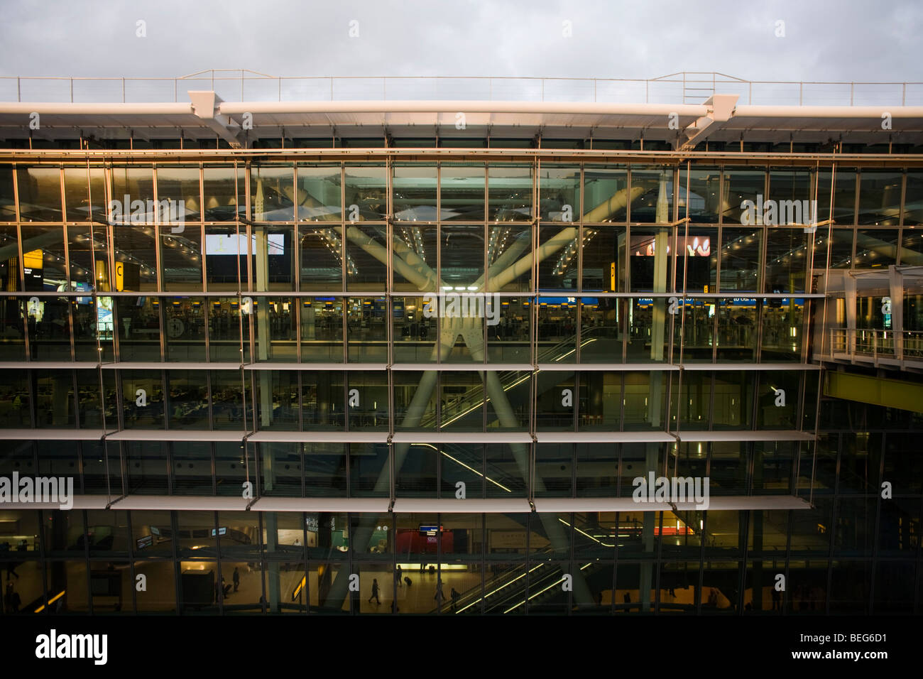 One of Arup's 'torso nodes' help support 50 ton tusk rafters to made ...
