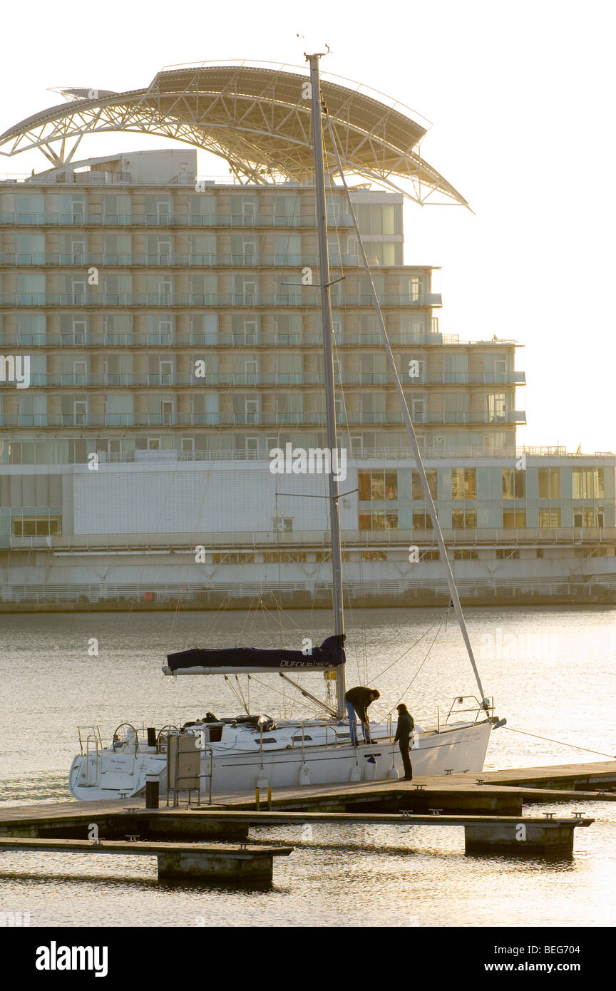 Cardiff harbour boat hi-res stock photography and images - Alamy