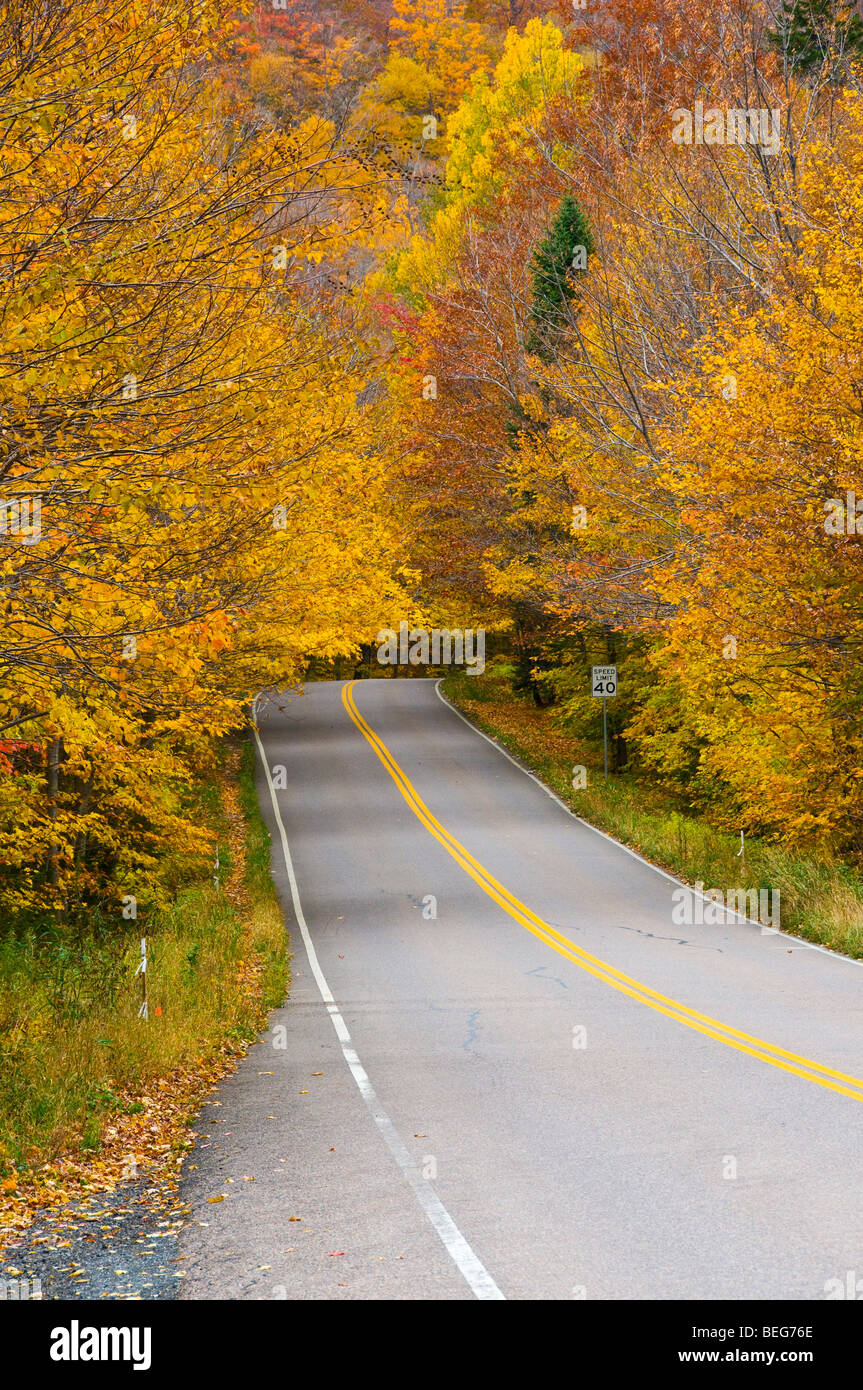 Vermont country roads fall colors usa united states hi-res stock ...