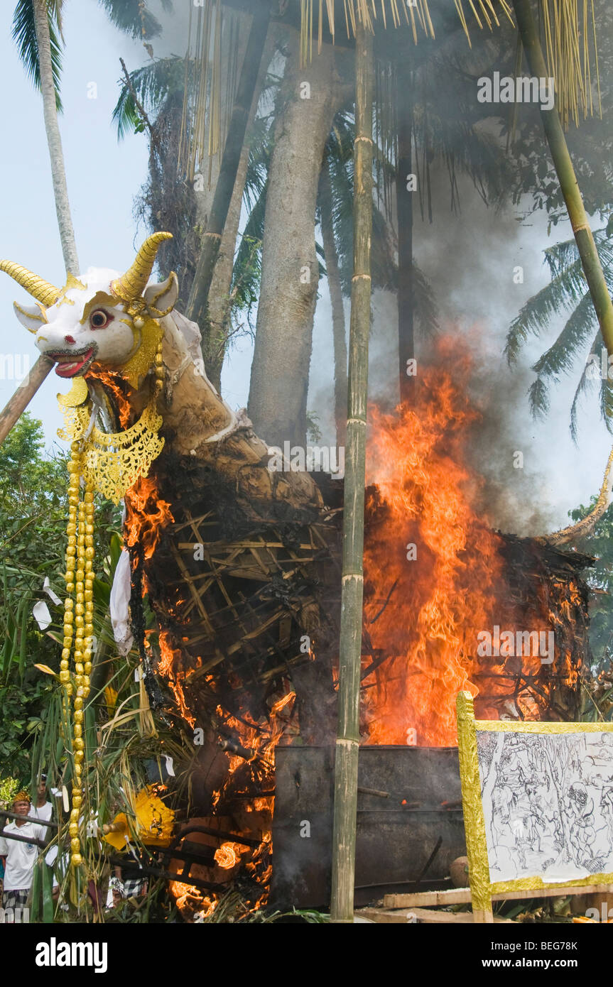 traditional funeral and cremation ceremony in Ubud in Bali Indonesia ...
