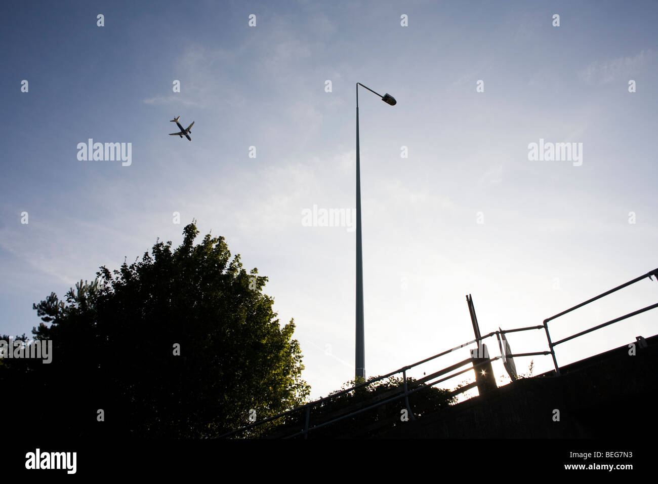 A passing airliner that passes overhead on a flight-path from Heathrow ...