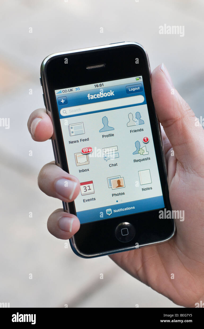 Facebook on smartphones hi-res stock photography and images - Alamy