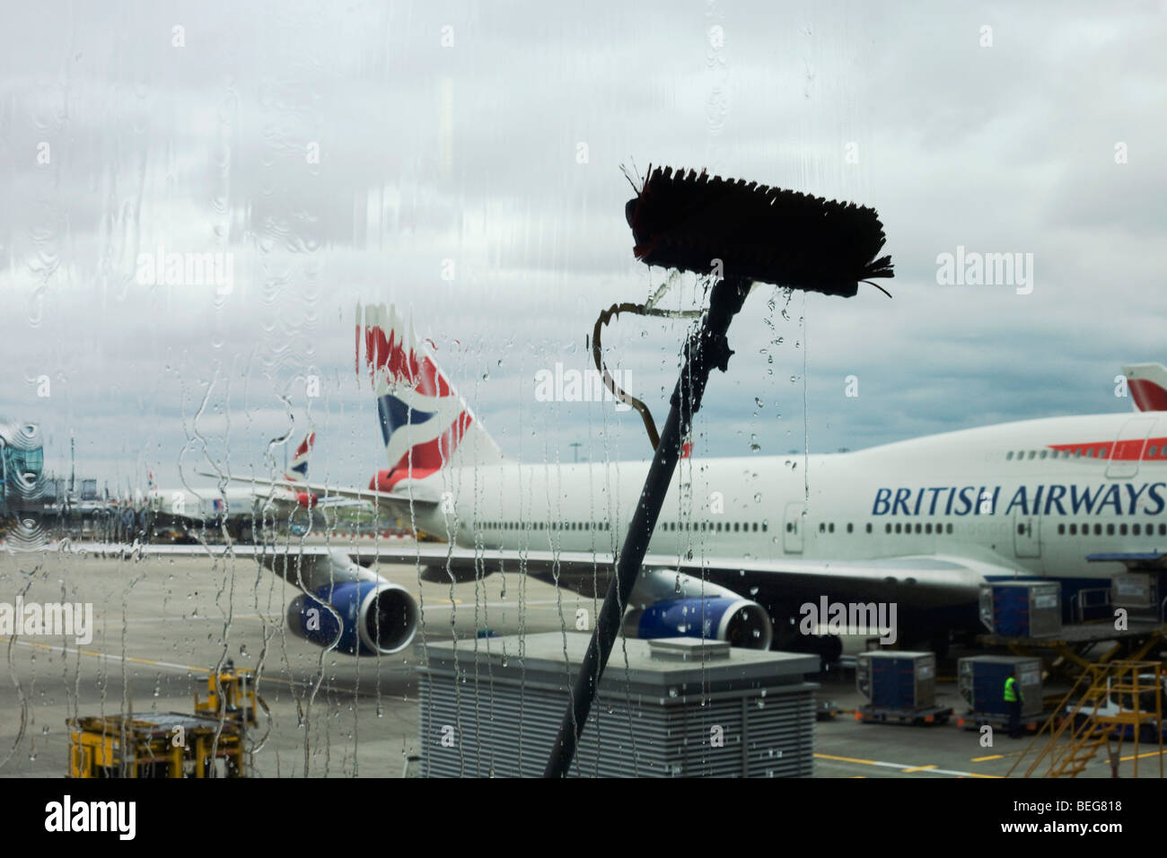 Telescopic window washing pole reaches on to 2nd storey arrivals glass ...