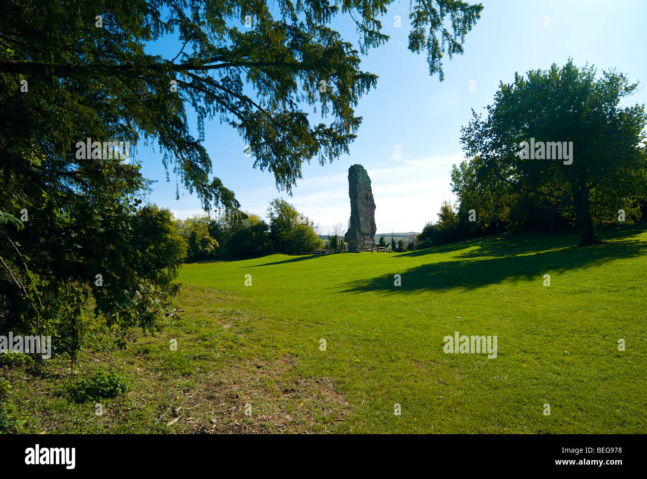 Bramber castle gatehouse ruin hi-res stock photography and images - Alamy
