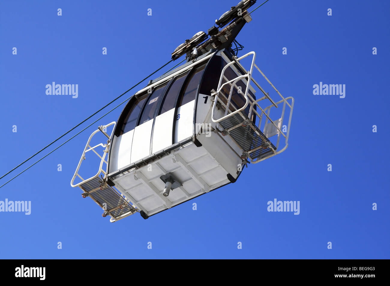 Blue ropeway cabin hi-res stock photography and images - Alamy