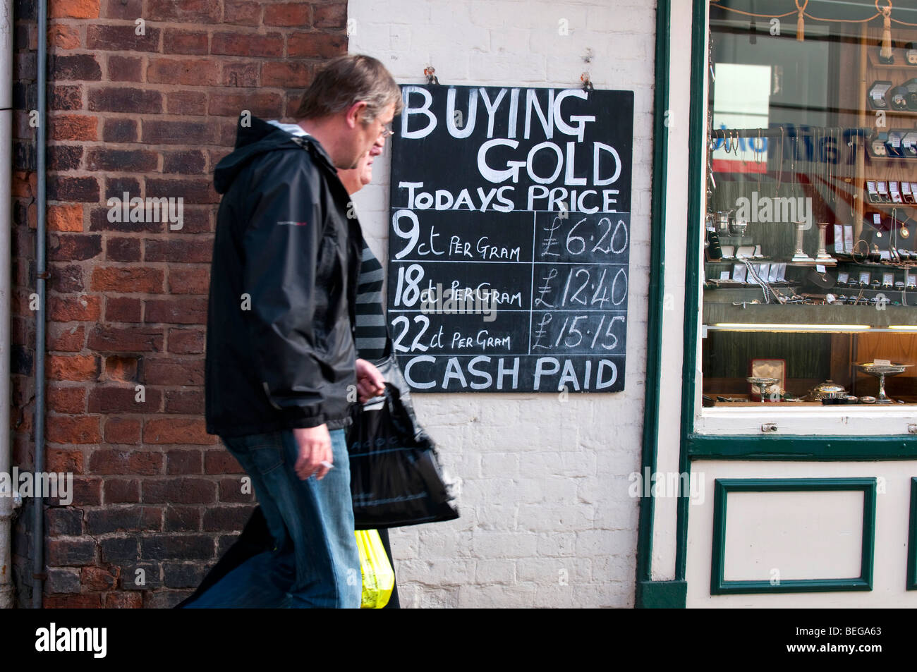 Gold price hi-res stock photography and images - Alamy