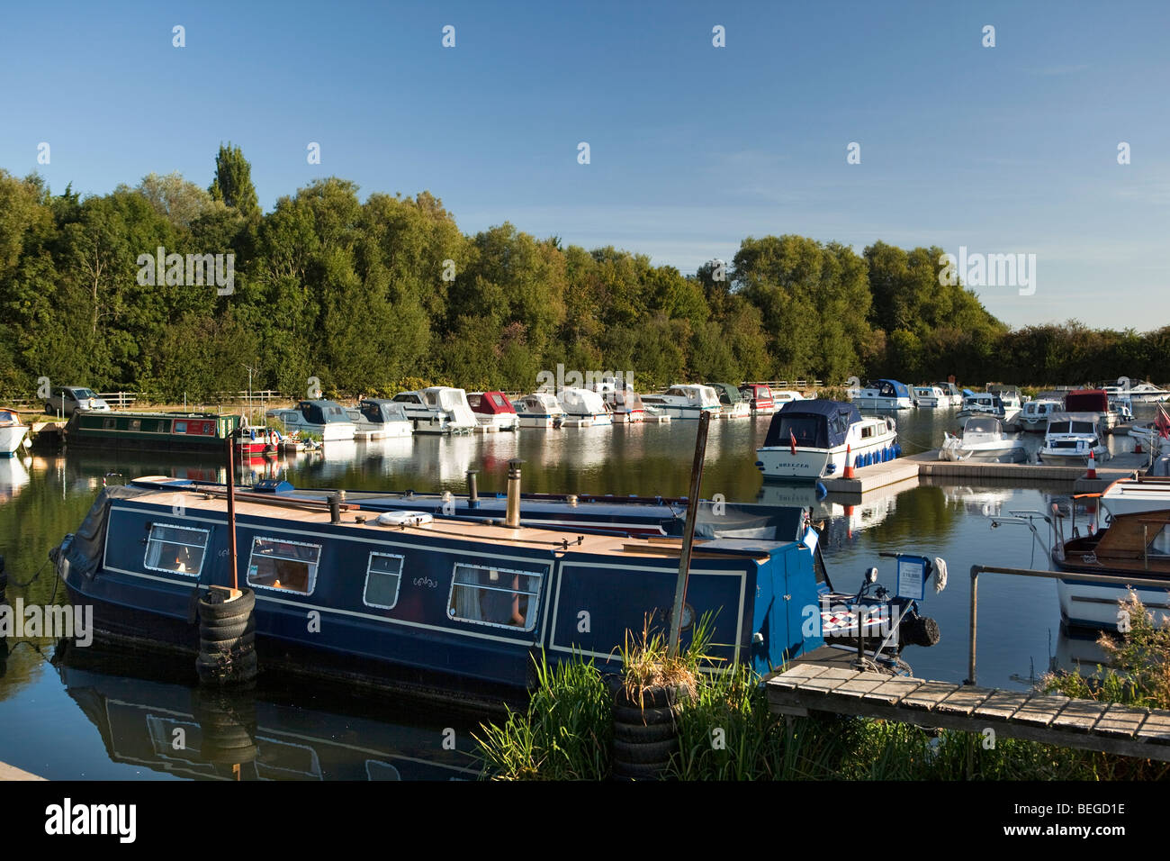 England, Cambridgeshire, Hemingford Grey, pleasure boats moored in ...