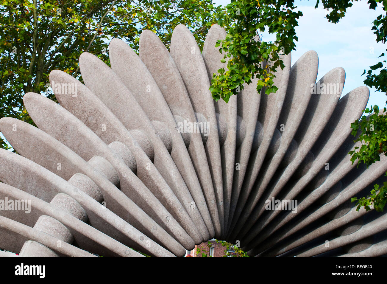 Charles Darwin memorial Quantum Leap, Mardol Quay, Shrewsbury ...