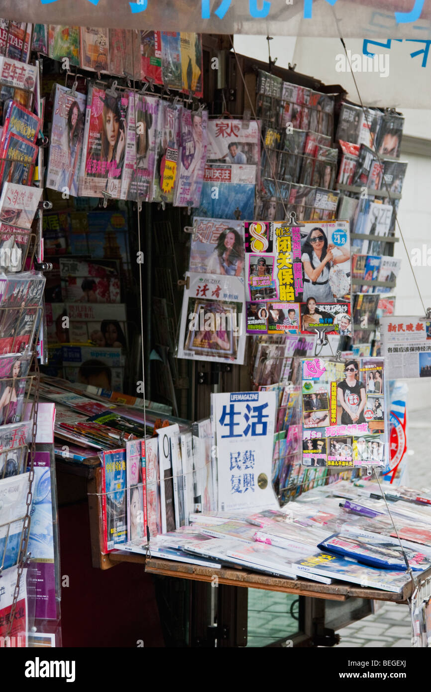 Magazine stall hi-res stock photography and images - Alamy