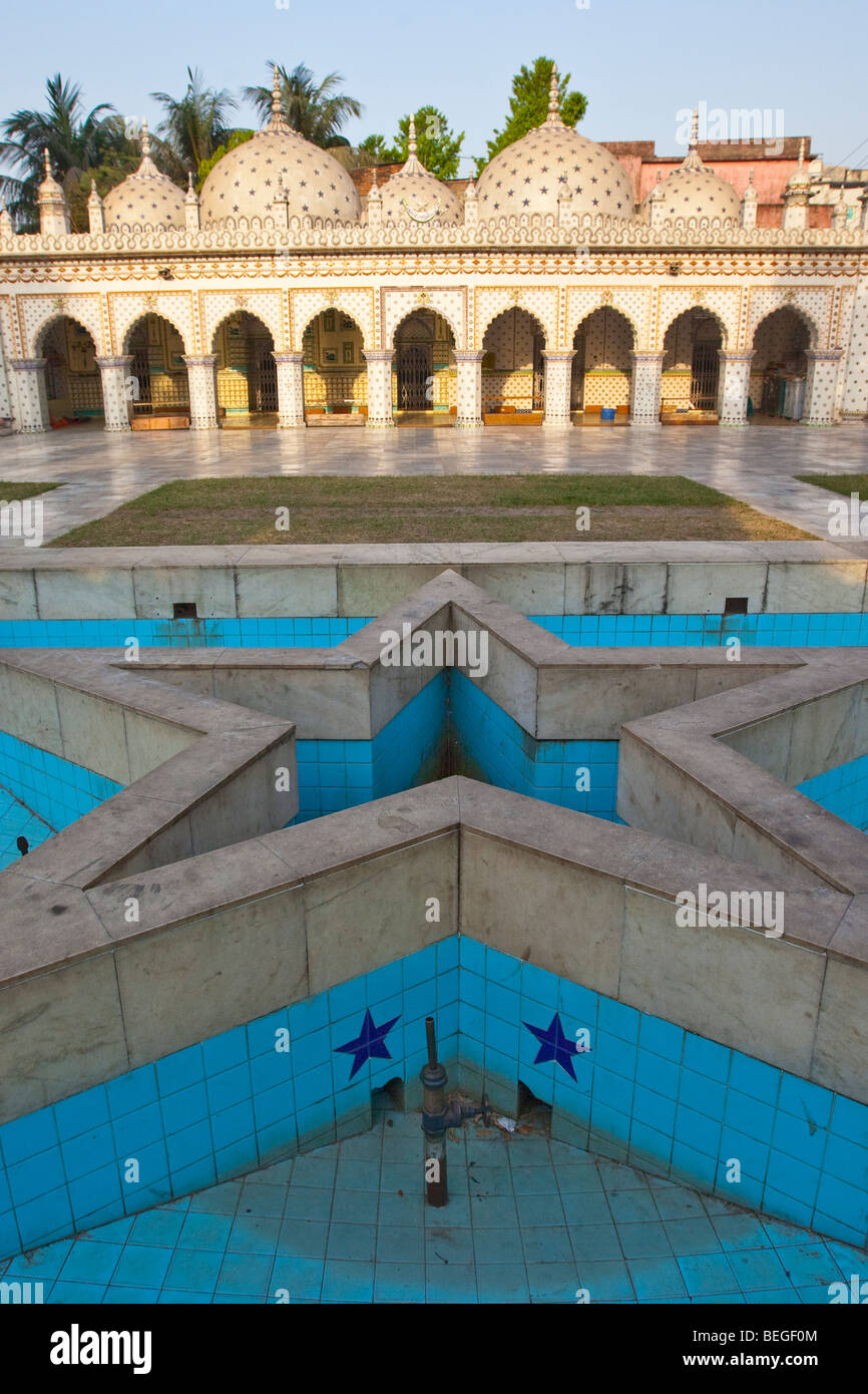 Star Mosque or Tara Masjid in Dhaka Bangladesh Stock Photo - Alamy