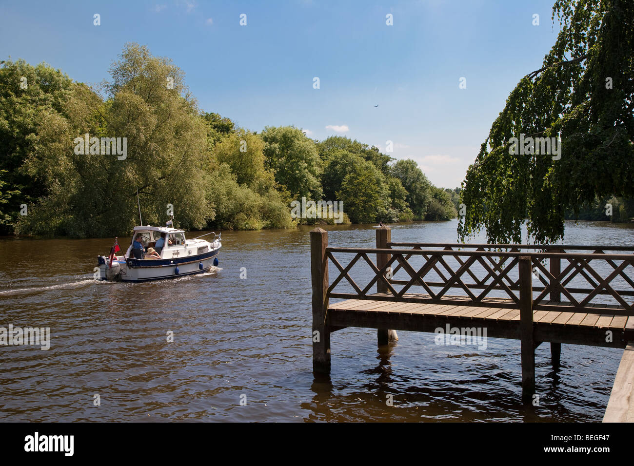 Thames river boat hi-res stock photography and images - Alamy