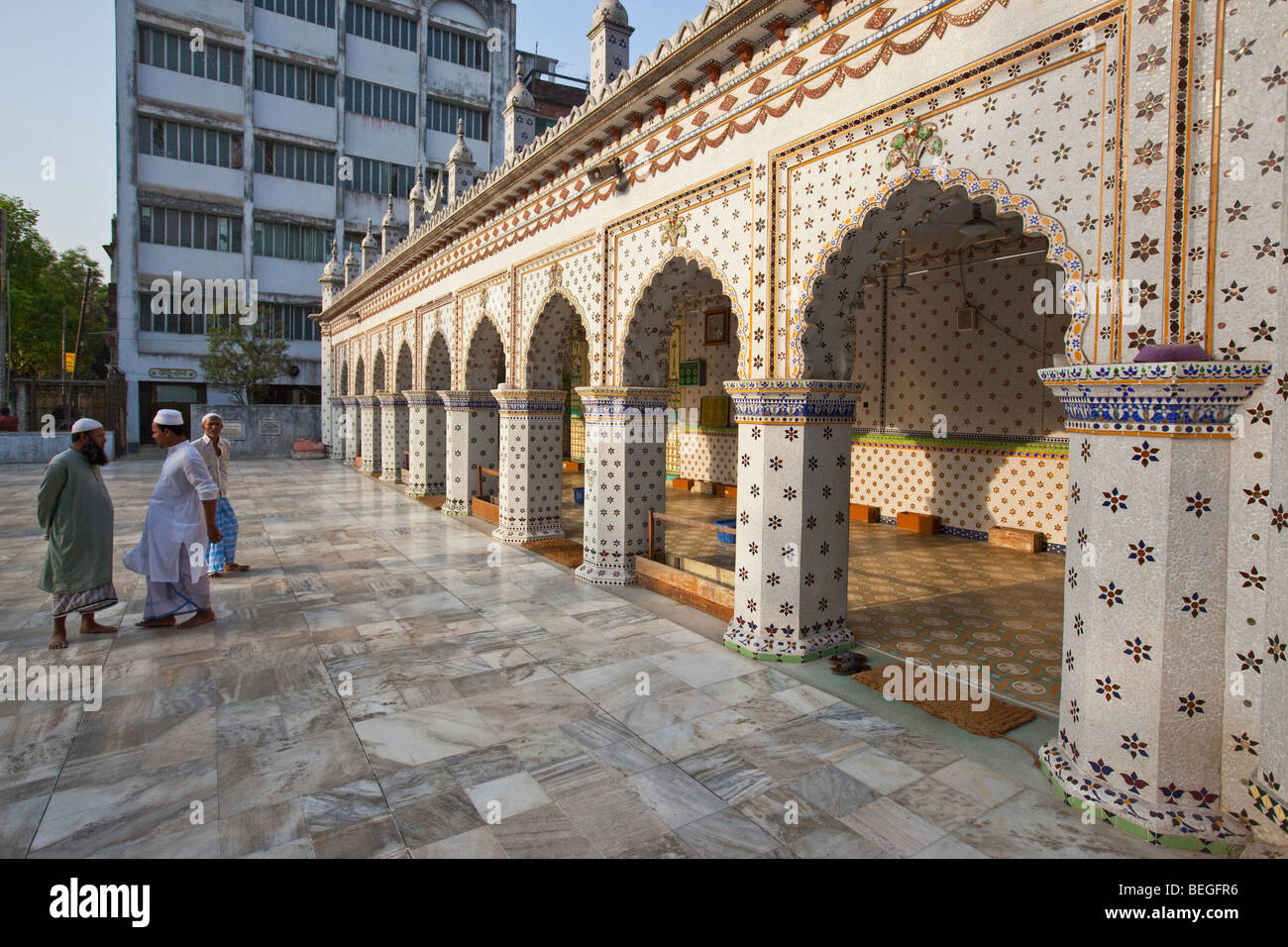 Star Mosque or Tara Masjid in Dhaka Bangladesh Stock Photo - Alamy