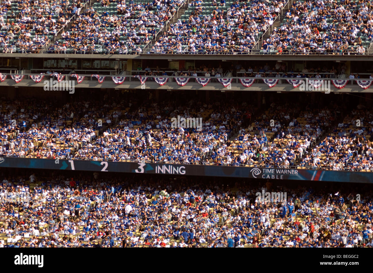 Stadium crowd fans hi-res stock photography and images - Alamy