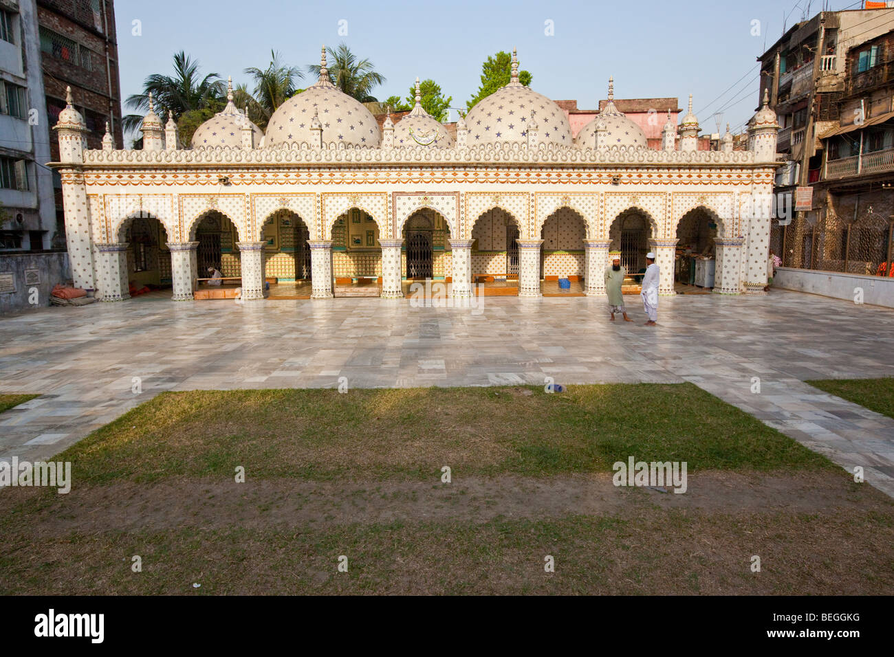 Star Mosque or Tara Masjid in Dhaka Bangladesh Stock Photo - Alamy