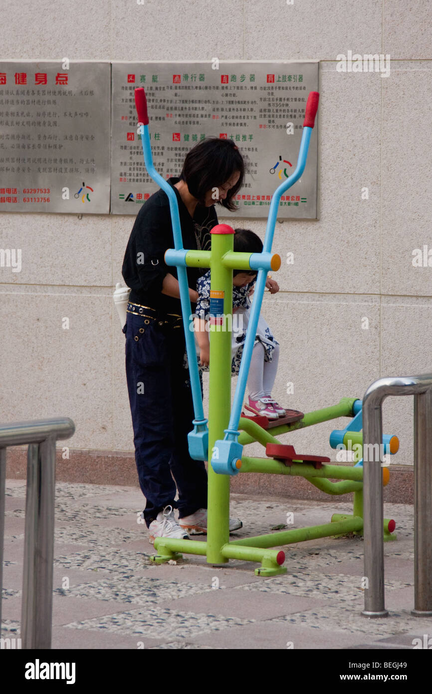 Woman with child china shanghai hi-res stock photography and images - Alamy