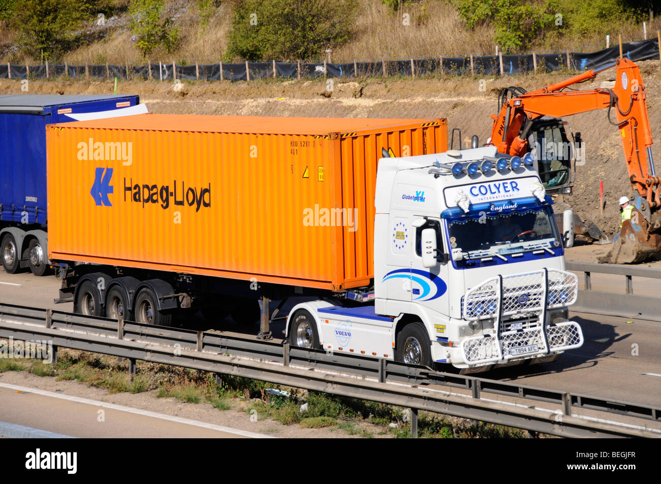 M25 truck and container trailer in roadworks section Stock Photo - Alamy