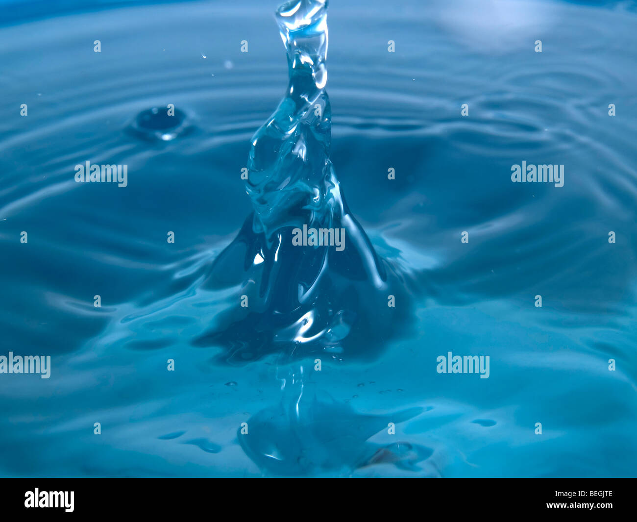 Splash on blue water surface macro horizontal Stock Photo - Alamy