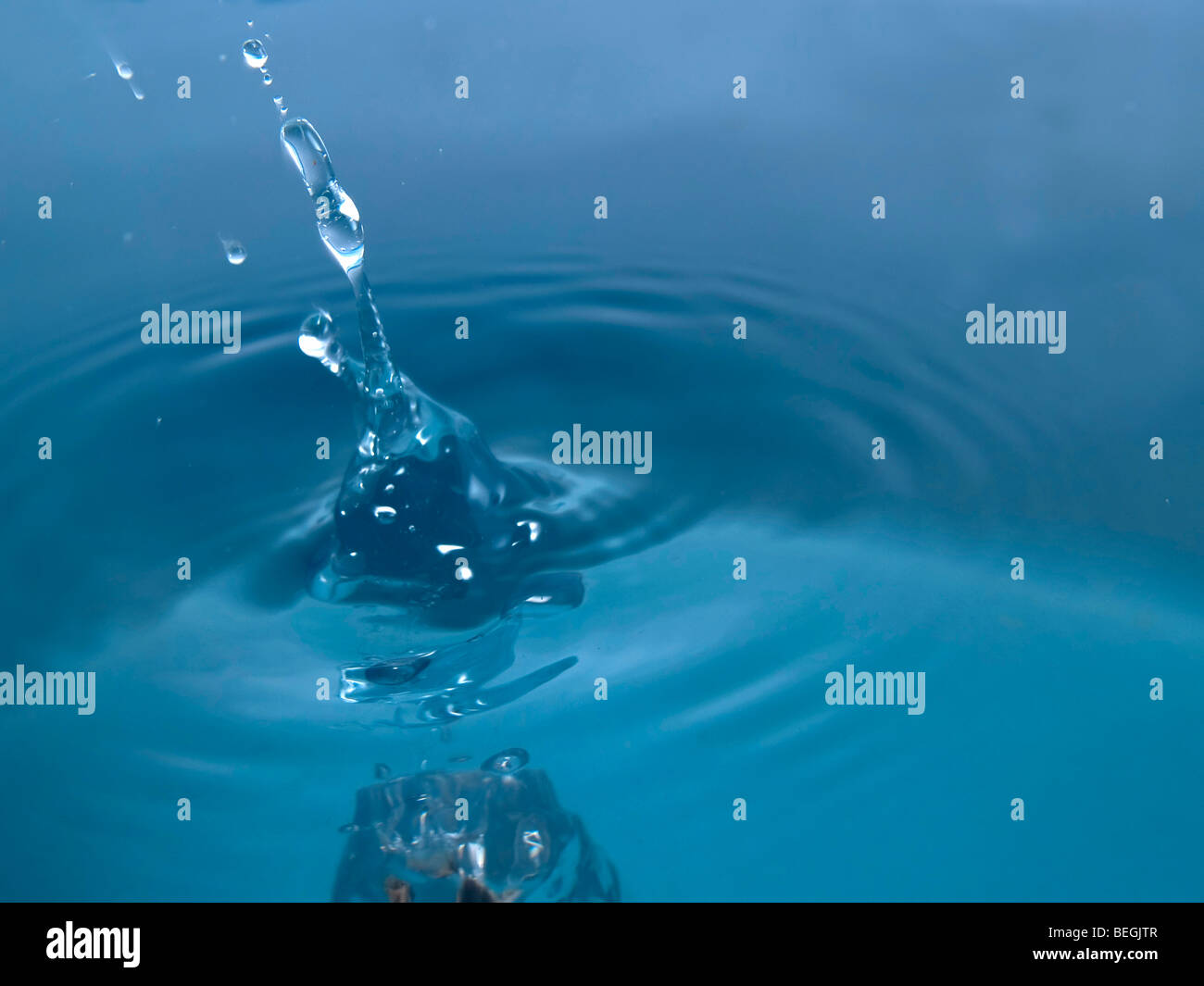 Splash on blue water surface macro horizontal Stock Photo - Alamy