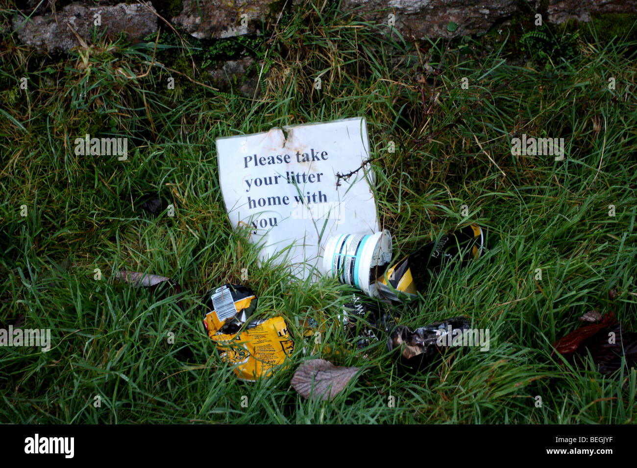 Please not leave rubbish sign hi-res stock photography and images - Alamy