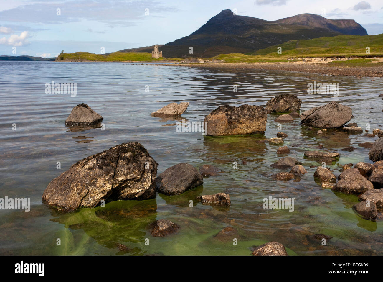 Lochside castle hi-res stock photography and images - Alamy