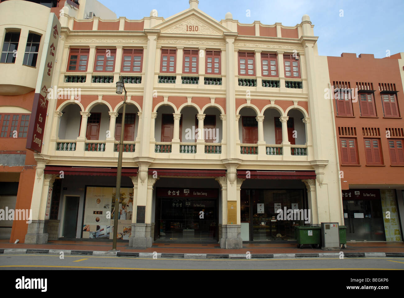 Eu Yan Sang Building, Chinatown, Singapore Stock Photo - Alamy
