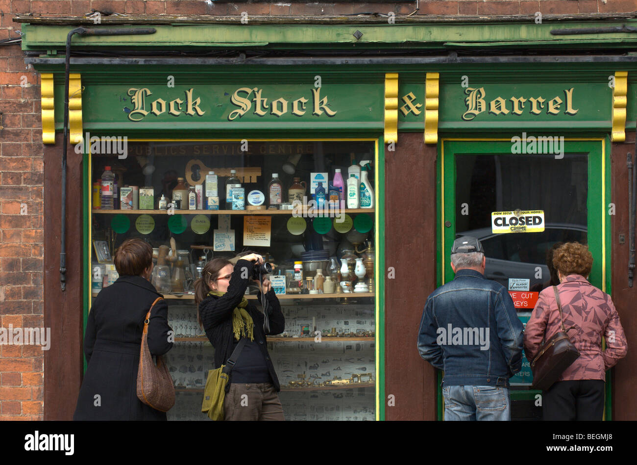 Locksmiths hi-res stock photography and images - Alamy