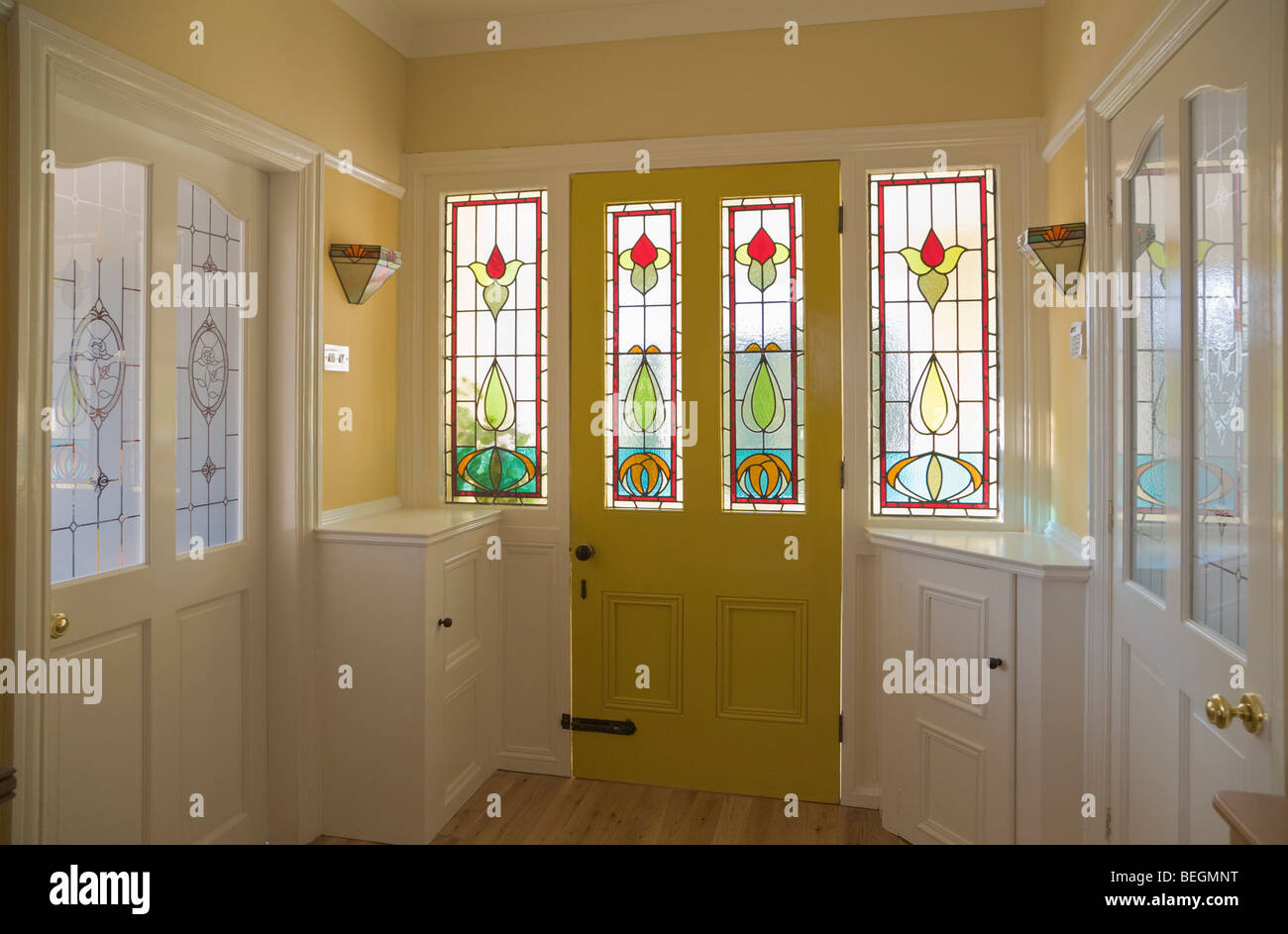 Stained glass hi-res stock photography and images - Alamy