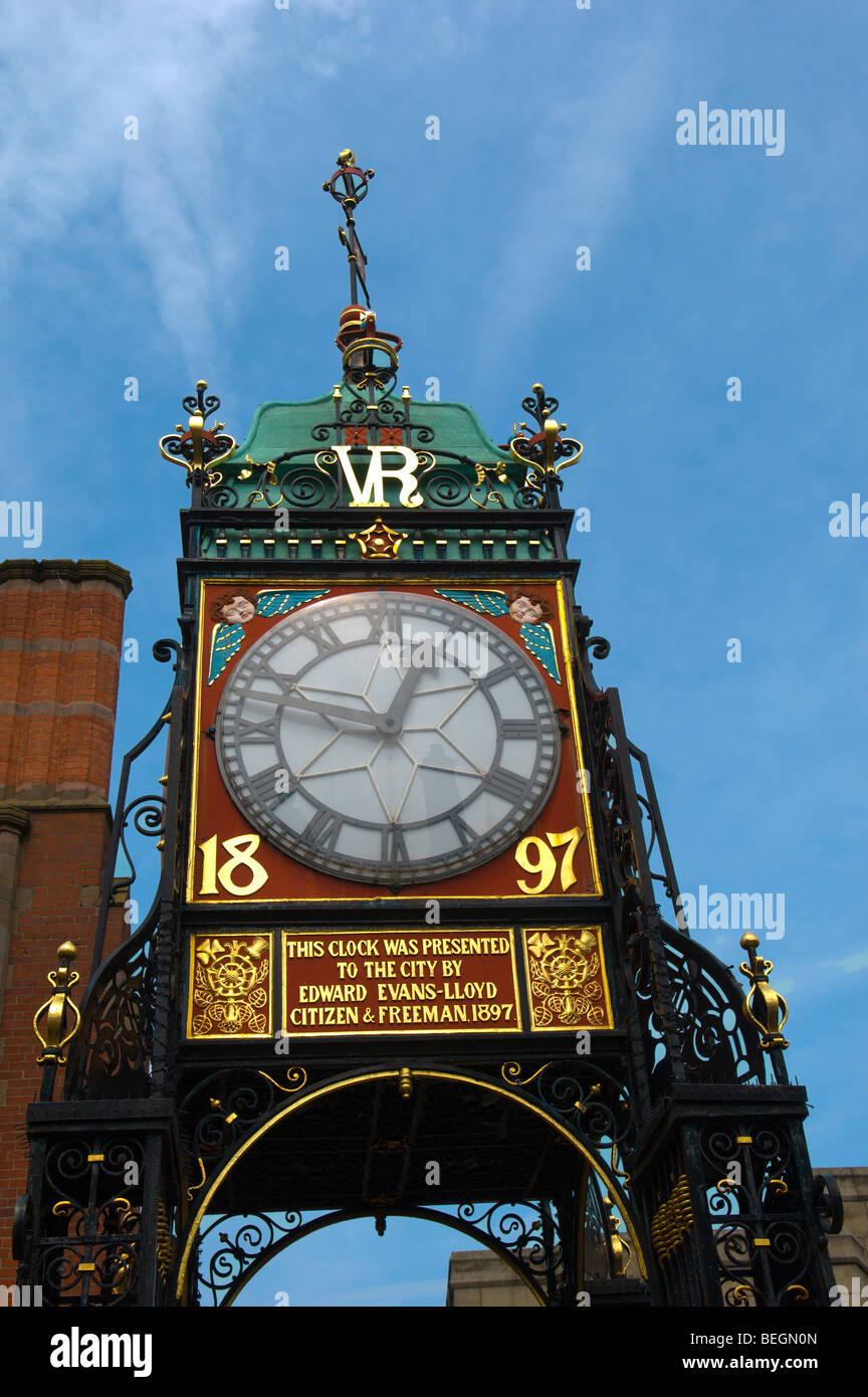 Clock face vertical hi-res stock photography and images - Alamy