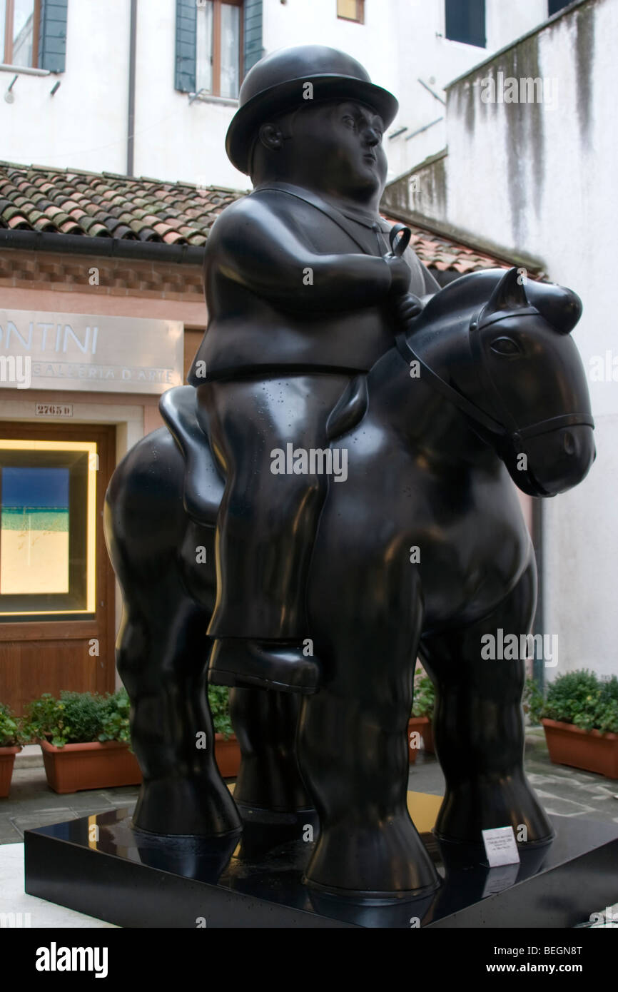 Man on horse sculpture hi-res stock photography and images - Alamy