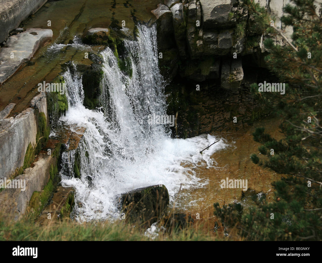 Mountains and waterfall hi-res stock photography and images - Alamy