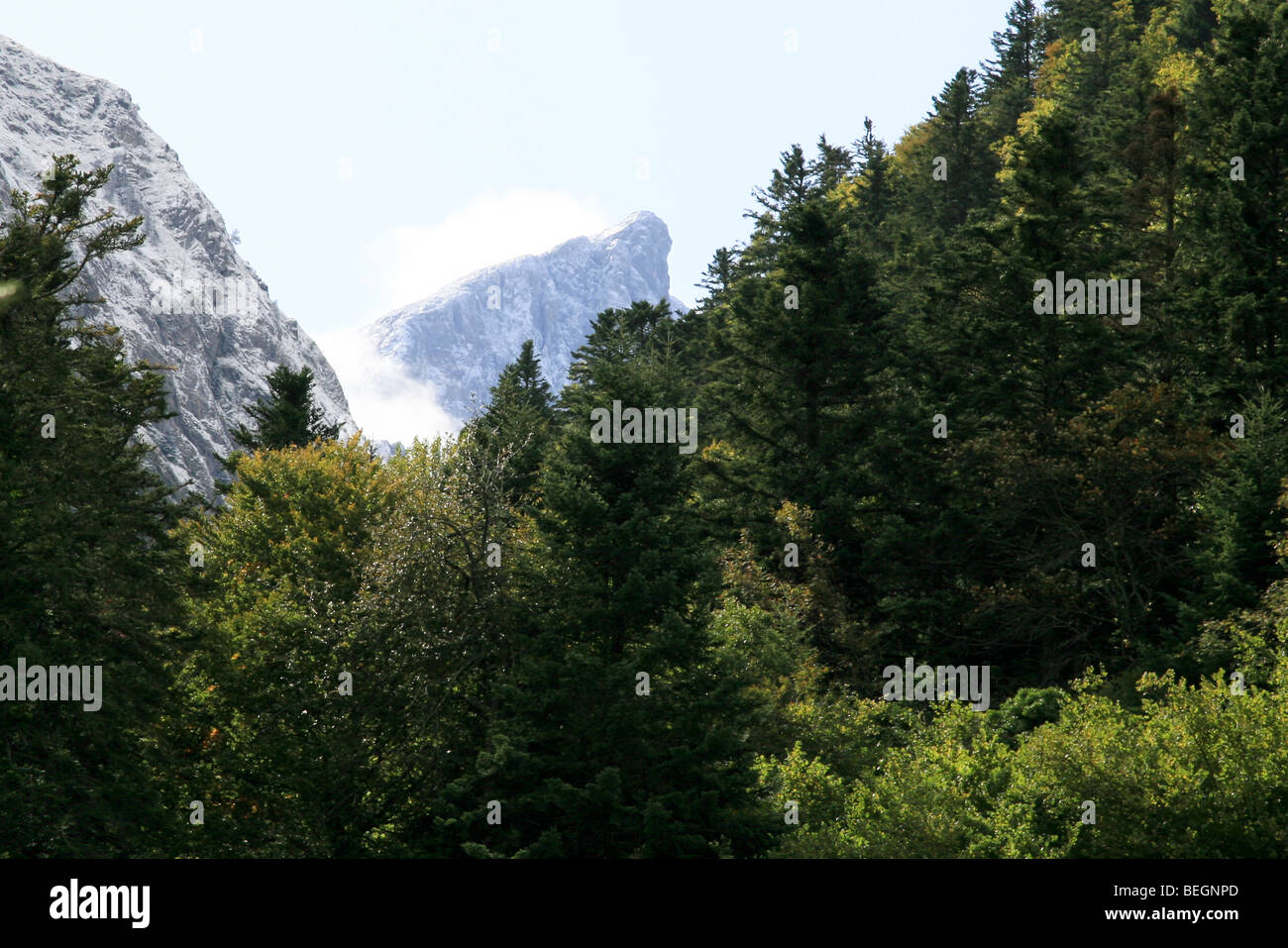 Spain pyrenees mountain peak hi-res stock photography and images - Alamy