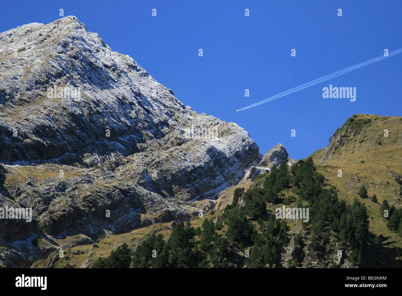 Spain pyrenees mountain peak hi-res stock photography and images - Alamy