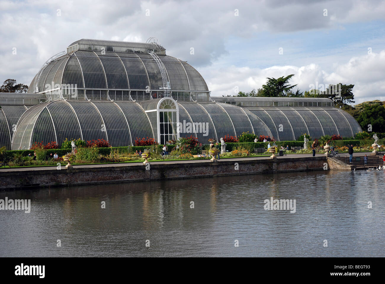 Palm House, Kew Gardens, London, England, UK Stock Photo - Alamy