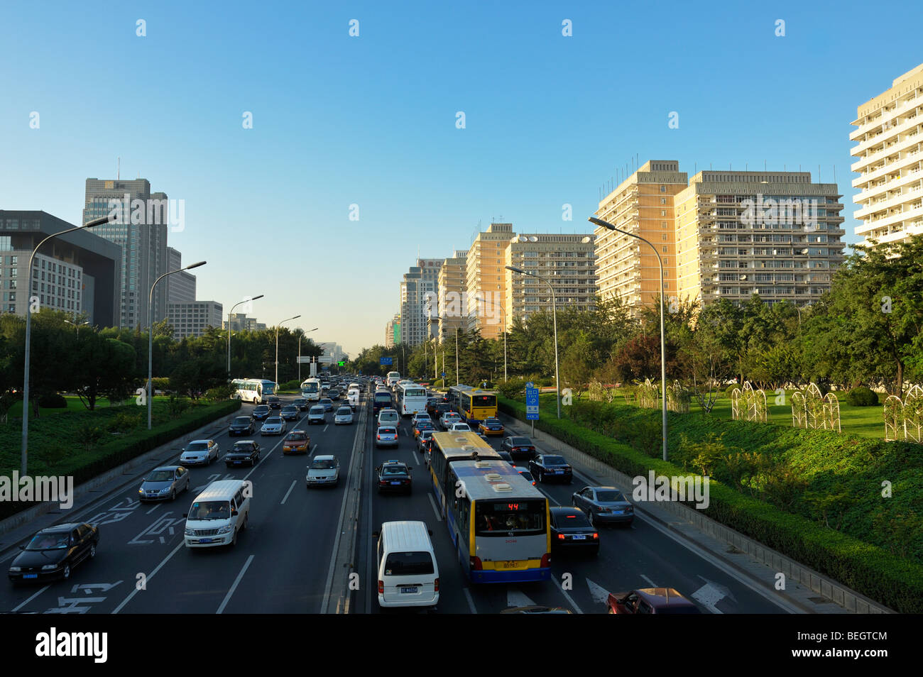 Chinese rush hour traffic beijing hi-res stock photography and images ...